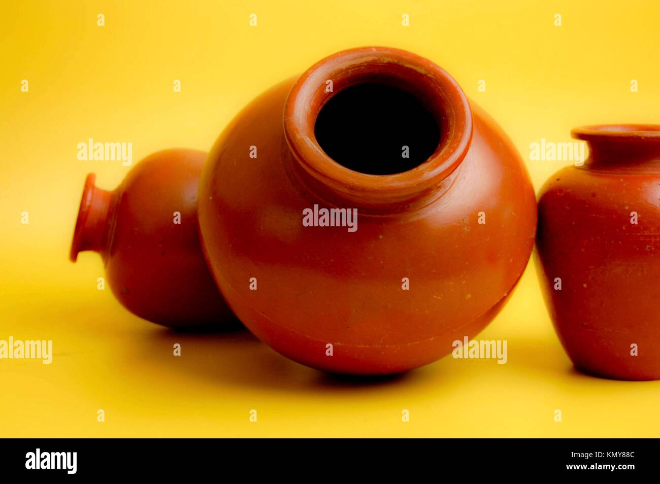 Earthen pot india hi-res stock photography and images - Alamy