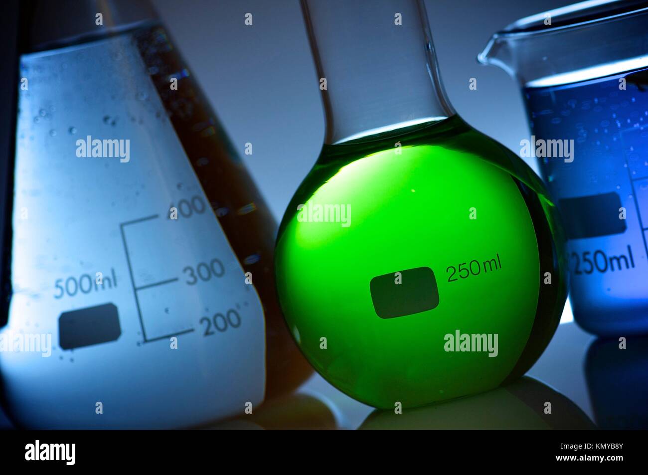 Conical flask with green liquid hi-res stock photography and images - Alamy