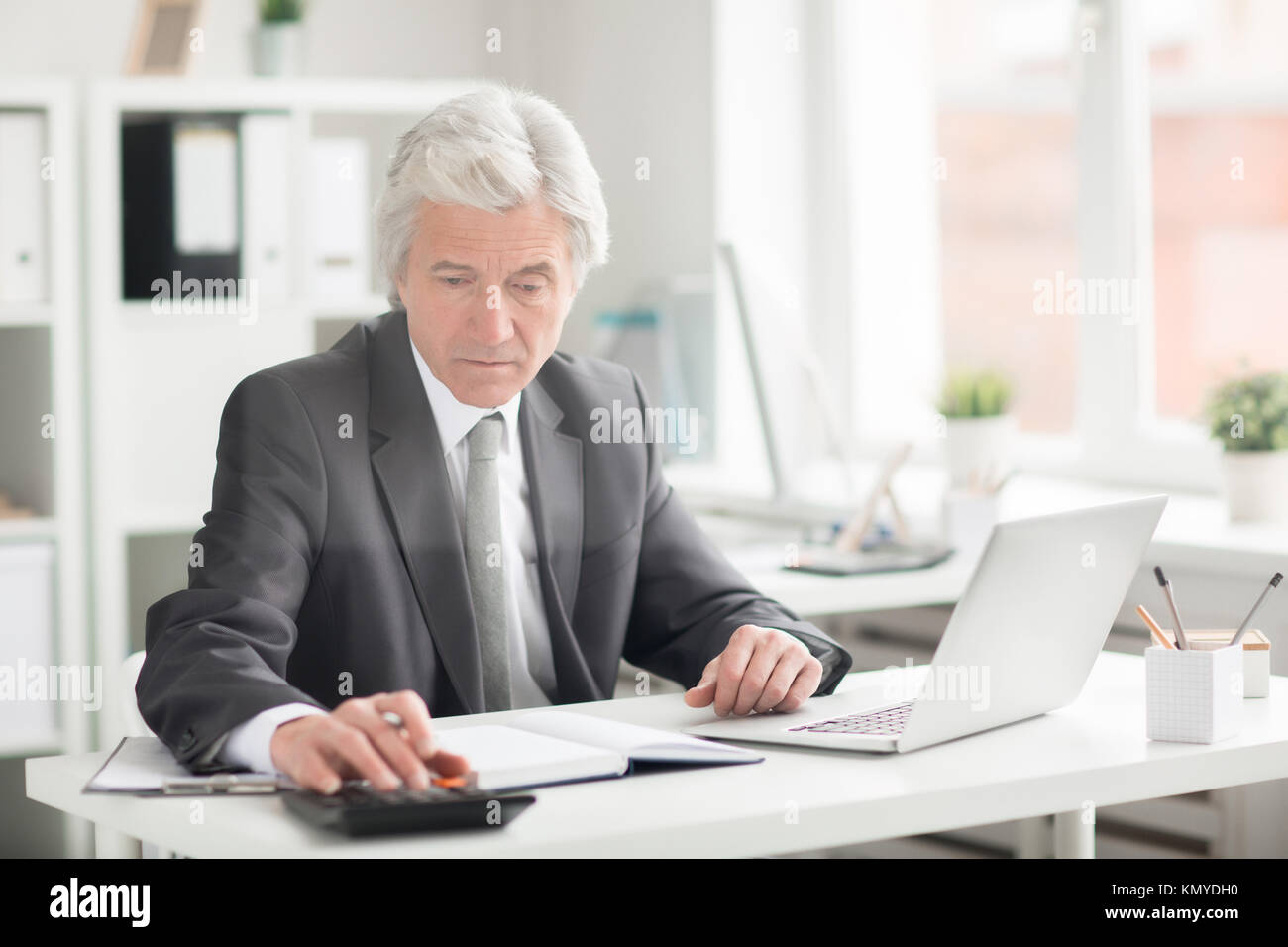 Senior laptop calculator hi-res stock photography and images - Alamy