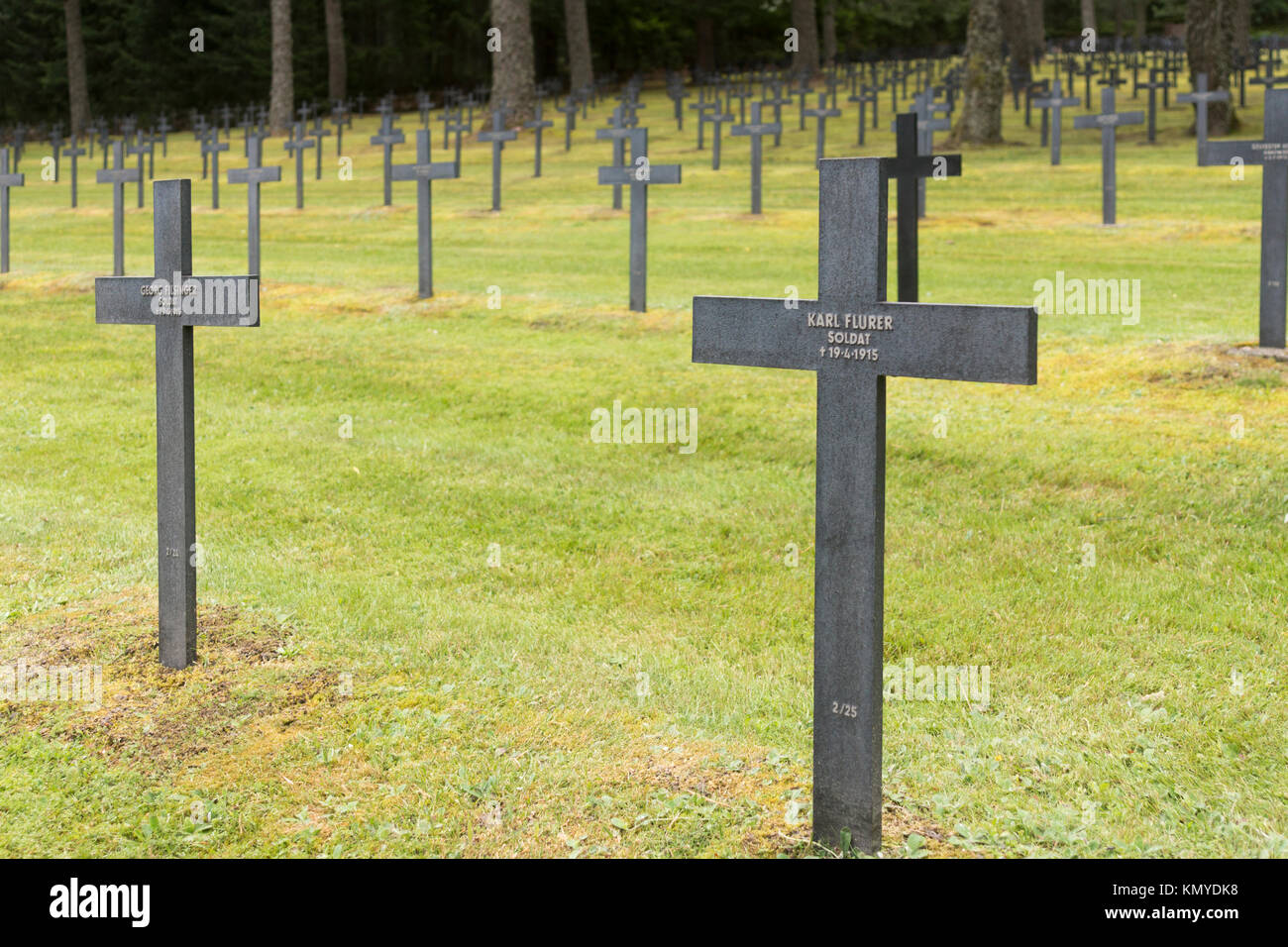 Ww1 cemetery crosses hi-res stock photography and images - Alamy