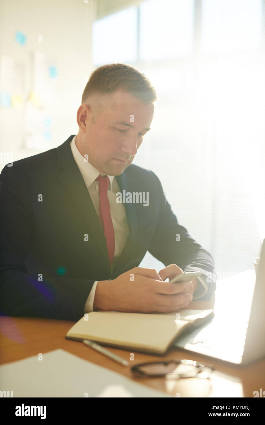 Texting in smartphone Stock Photo - Alamy