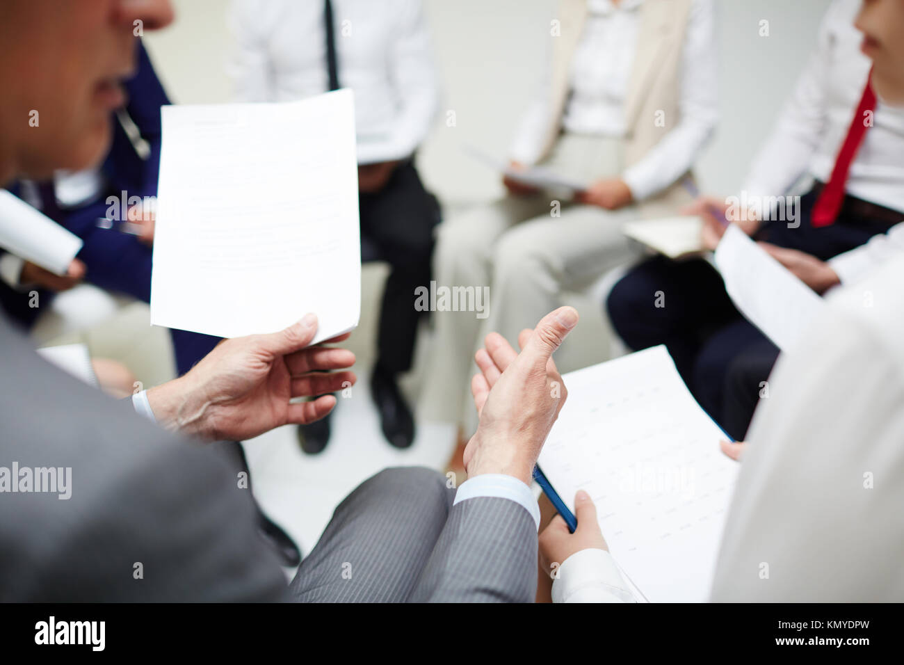 Business team meeting paper hi-res stock photography and images - Alamy