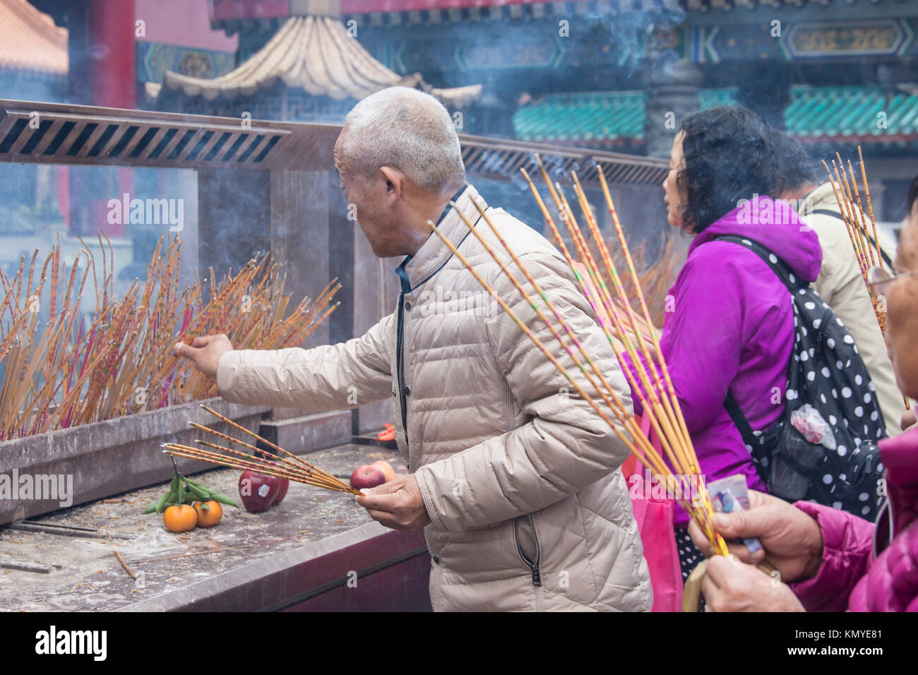 Lantern lighting pagoda hi-res stock photography and images - Alamy