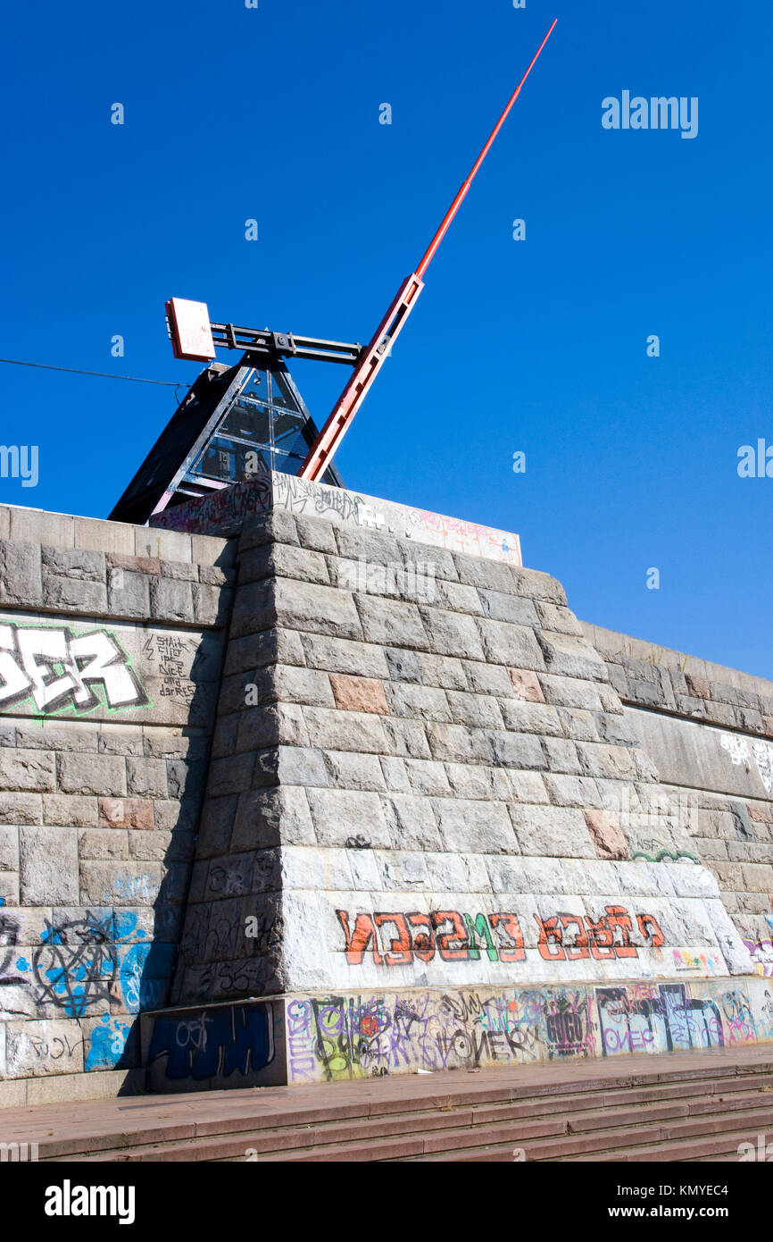 Pendulum sculptures hi-res stock photography and images - Alamy