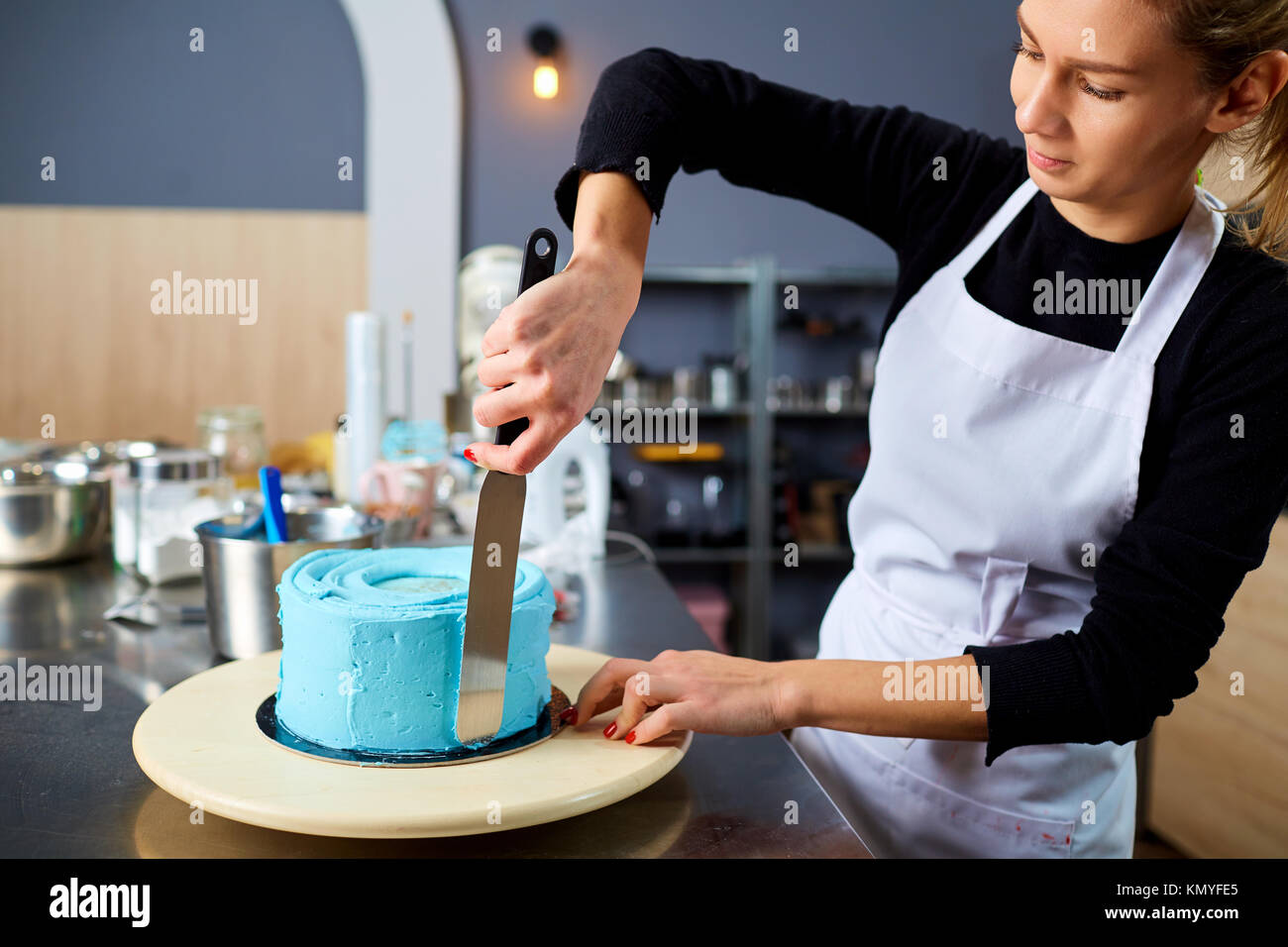 Cooking the cake hi-res stock photography and images - Alamy