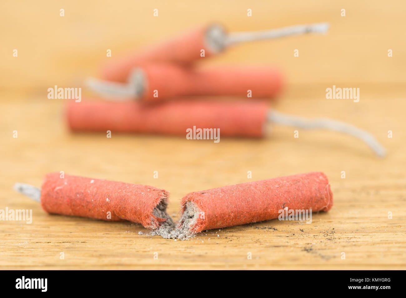 Red firecrackers hi-res stock photography and images - Alamy