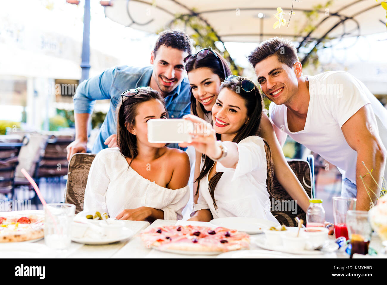 Group of people in restaurant hi-res stock photography and images - Alamy