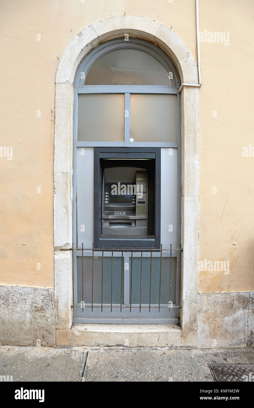 Bank teller window hi-res stock photography and images - Alamy