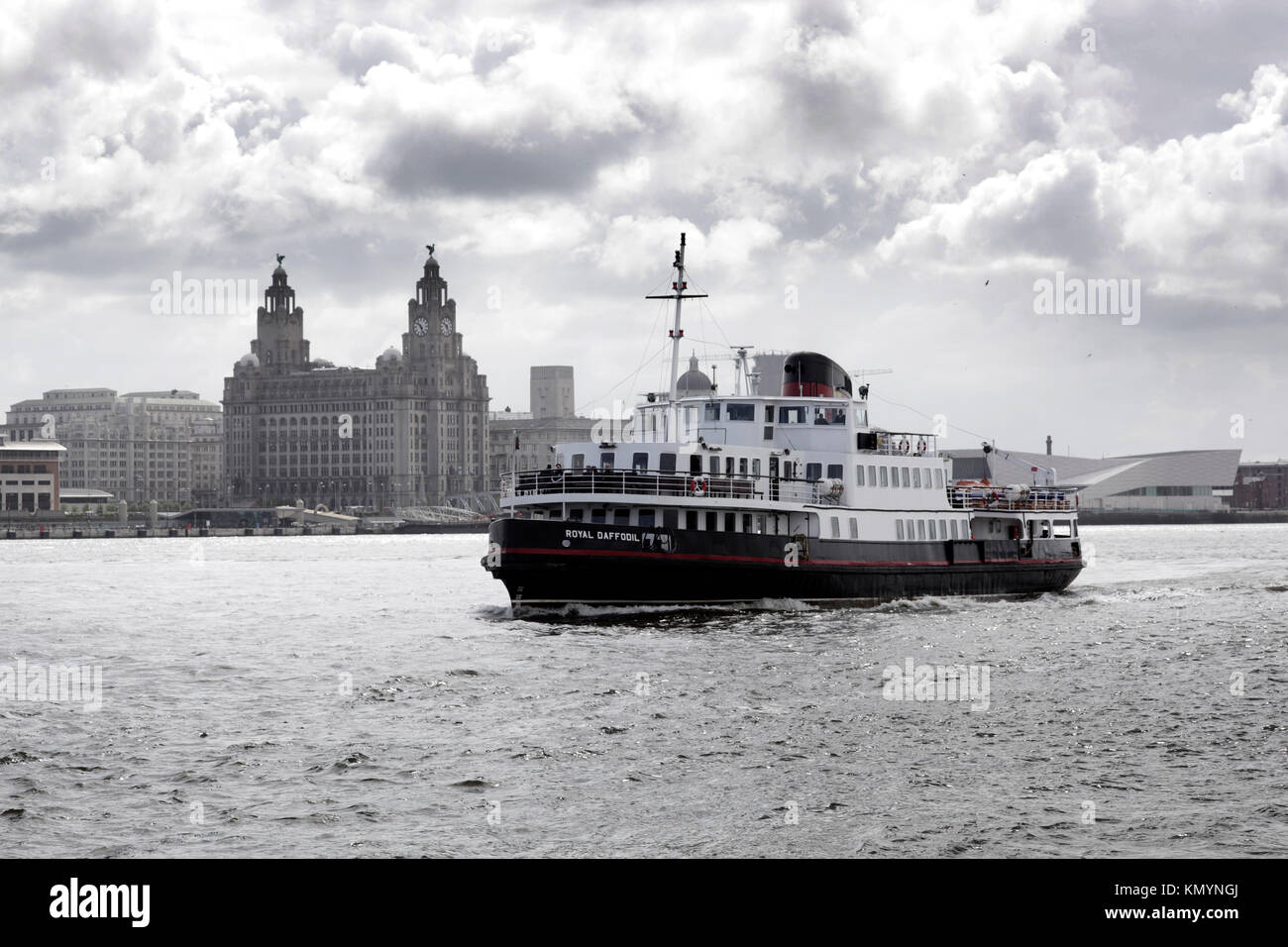 Ferry across the mersey liverpool hi-res stock photography and images ...