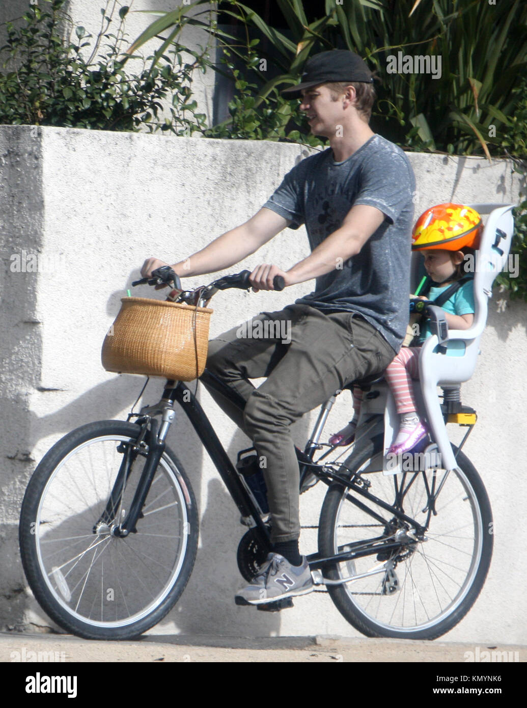 Hayden Christensen treats his daughter Briar Rose to a bicycle ride to ...
