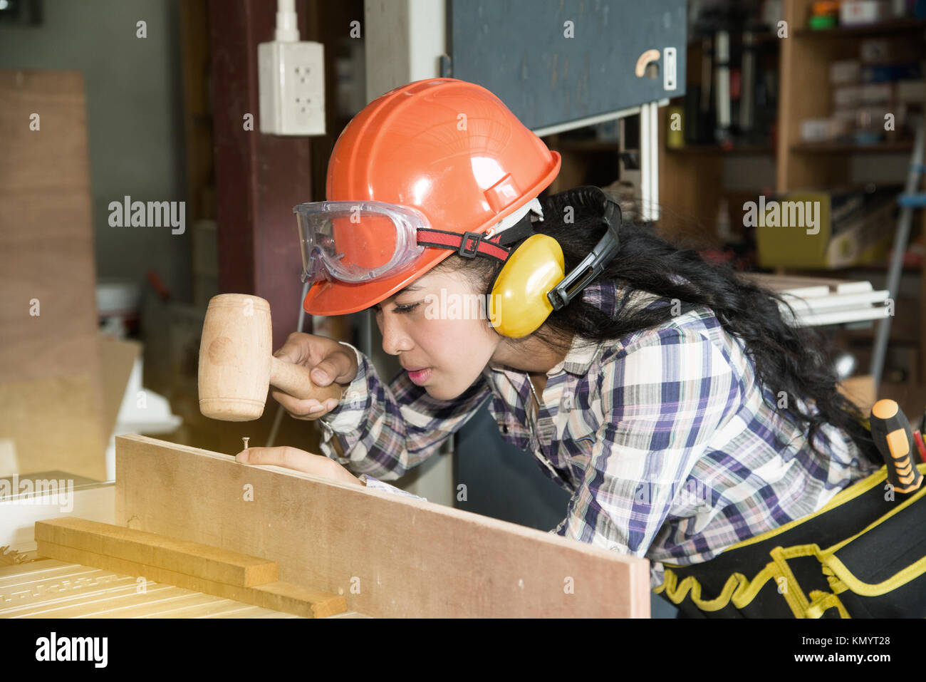 Asian pretty female carpenter using wood hammer for wood Stock Photo ...