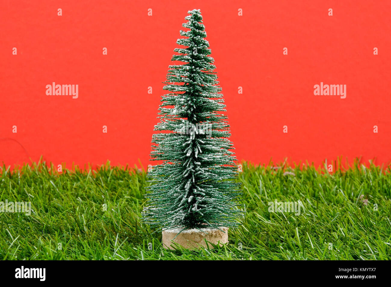 Small christmas tree decoration hi-res stock photography and images - Alamy