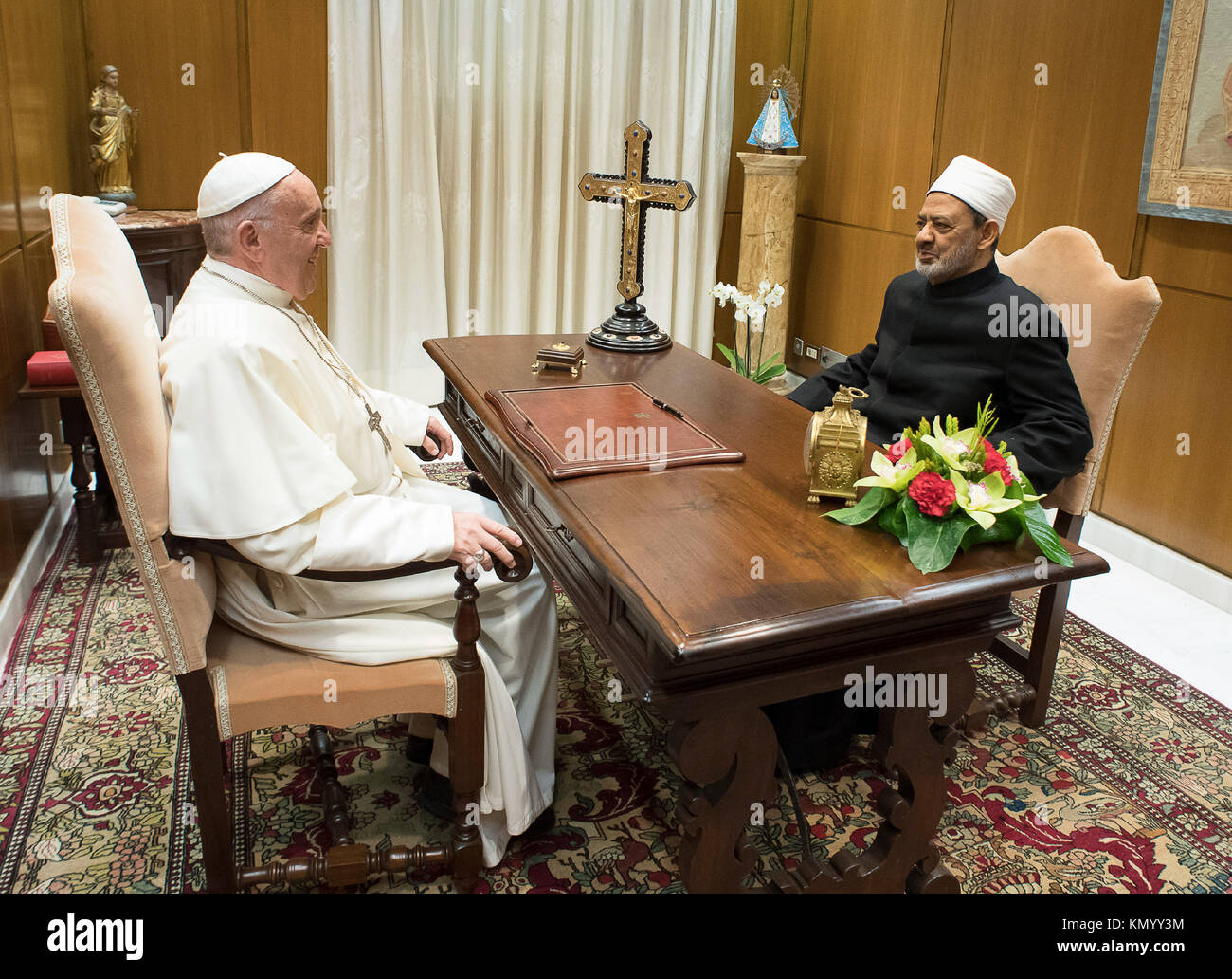 Pope Francis meets with the Grand Imam of al-Azhar, Ahmed Muhammad ...