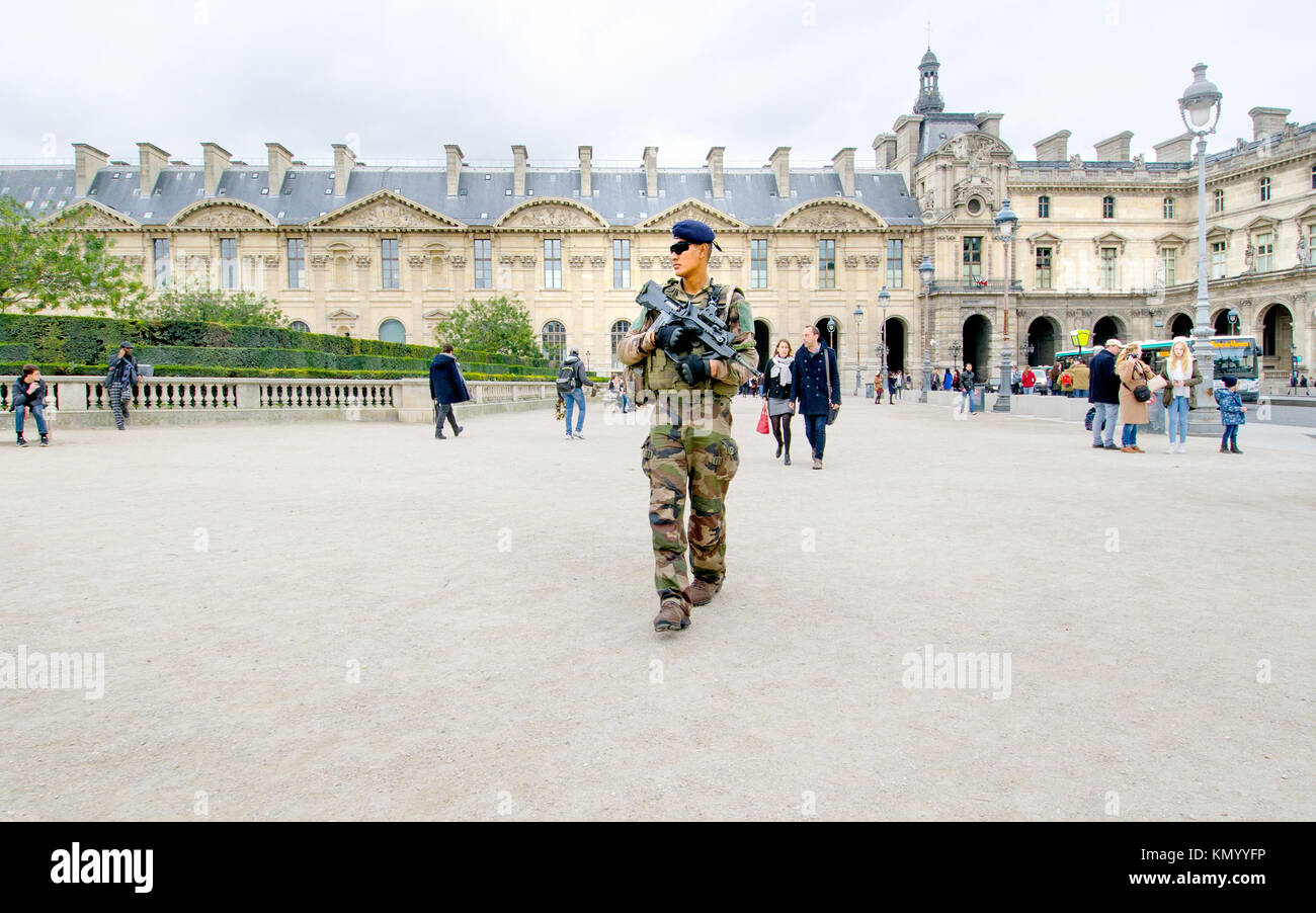Paris, France. Armed soldier patroling the Louvre Stock Photo - Alamy