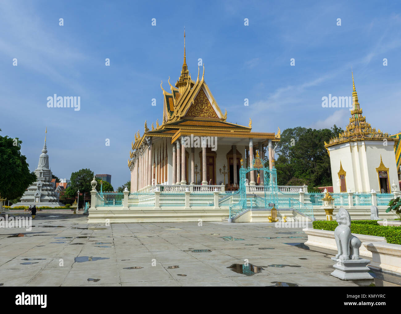 A view of the Silver Pagoda in the Royal Palace complex in Phnom Penh ...