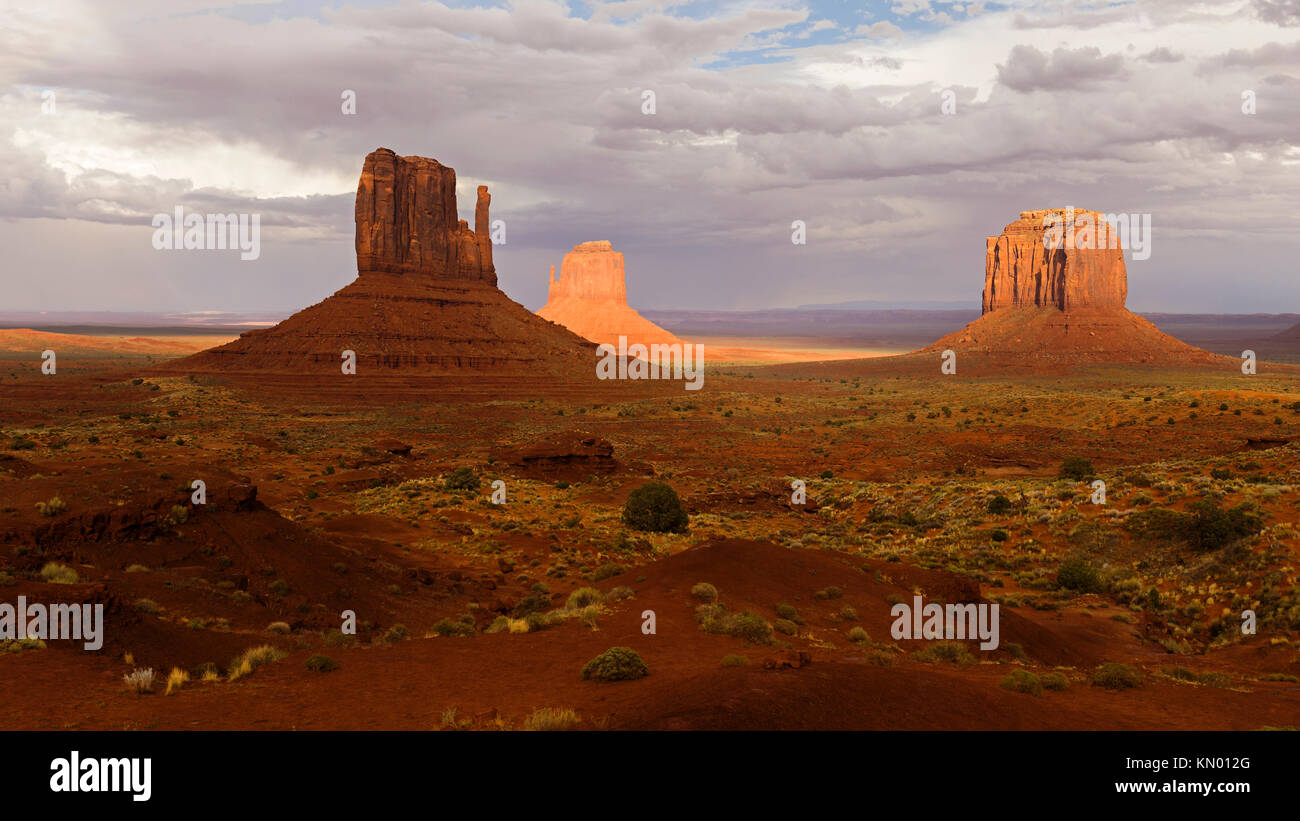 Monument Valley at sunset Stock Photo - Alamy