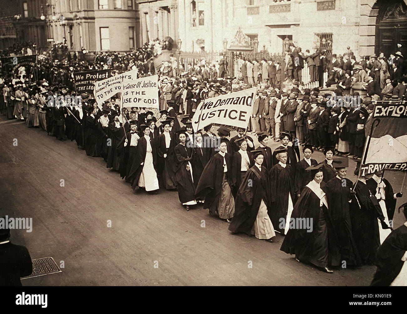 Suffragettes marching hi-res stock photography and images - Alamy