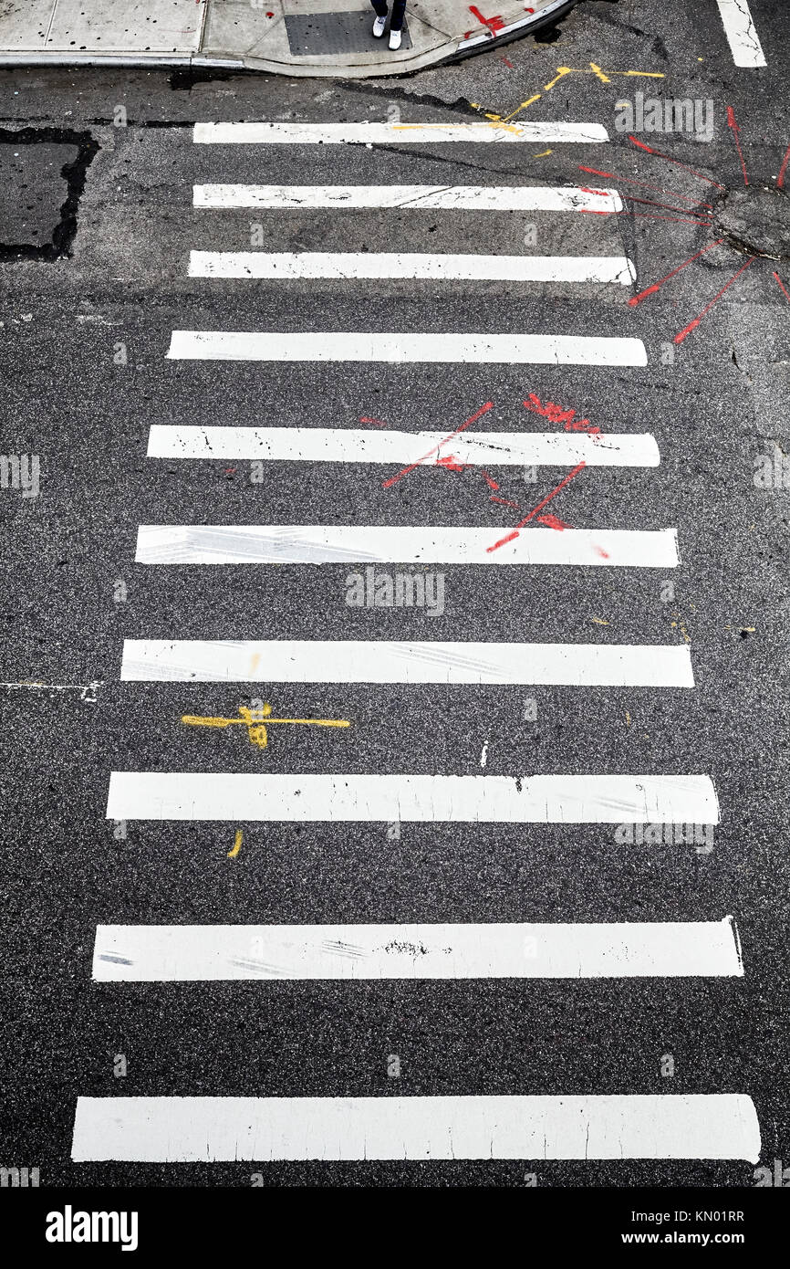 Crosswalk hi-res stock photography and images - Alamy