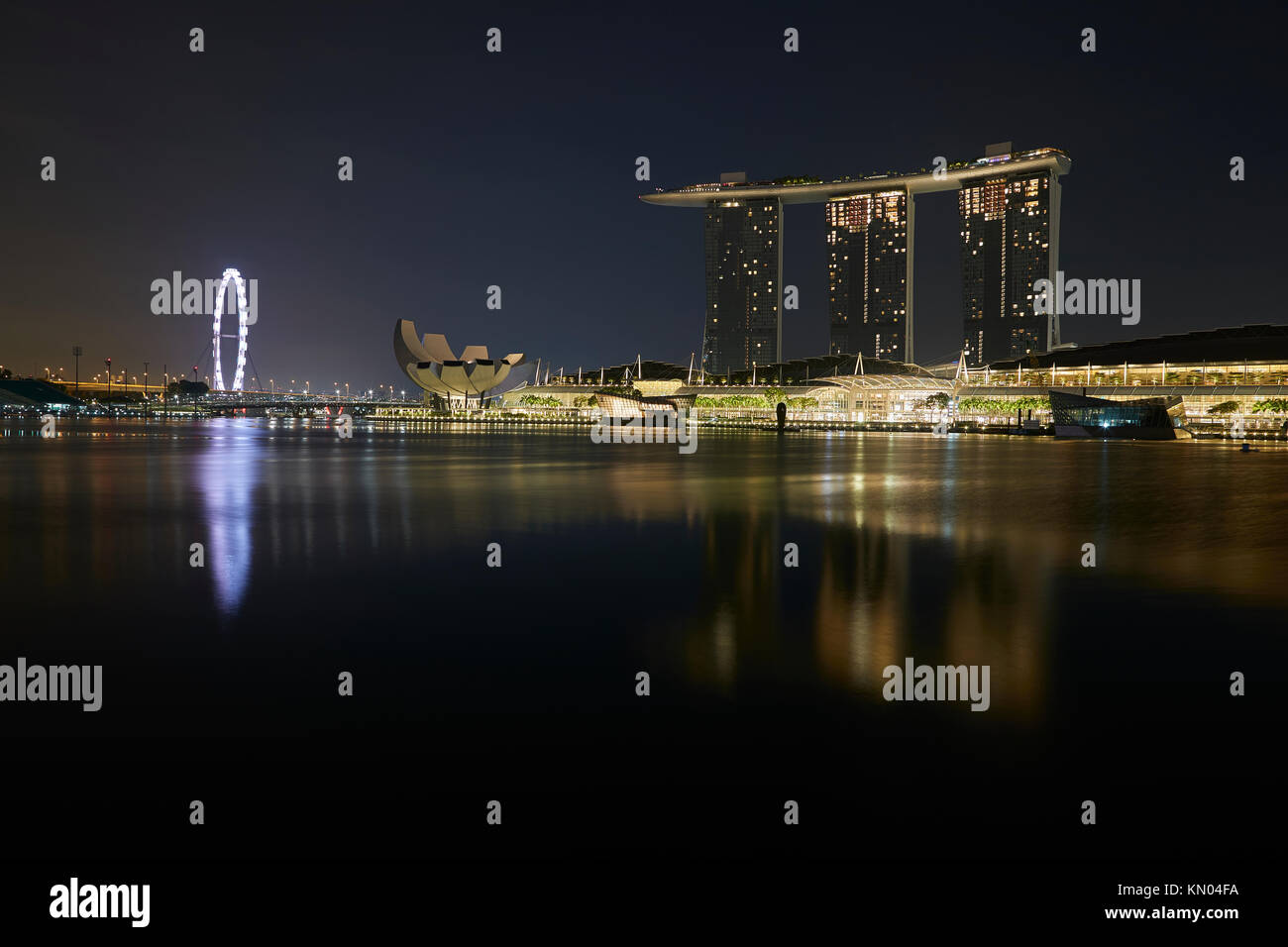 Singapore Flyer Observation Wheel, Art Science Museum And The Marina ...