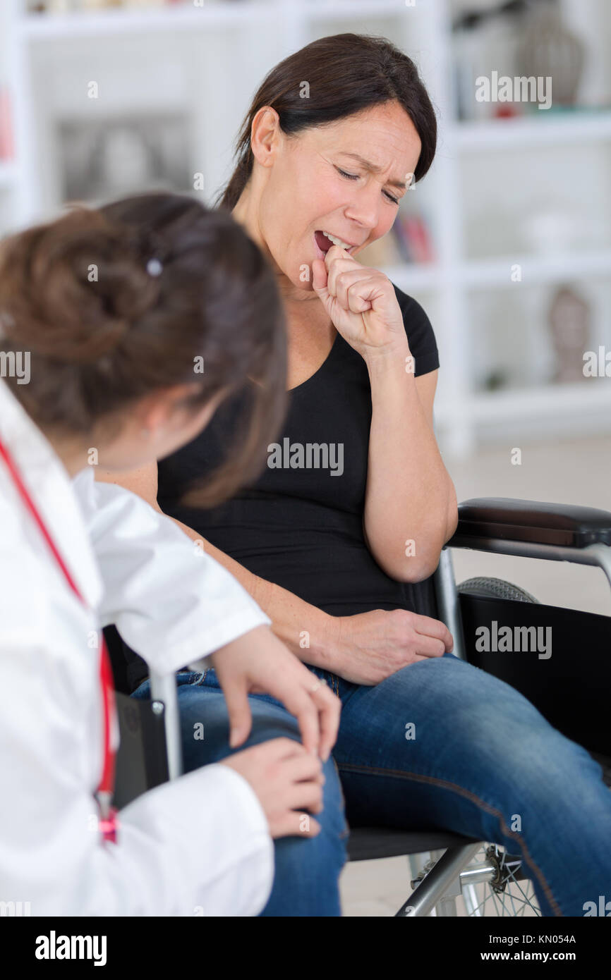 doctor examining a patient with a painful knee Stock Photo - Alamy