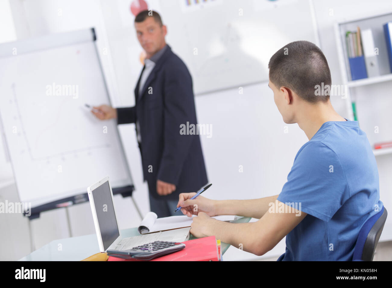 Adult classroom listen teacher hi-res stock photography and images - Alamy
