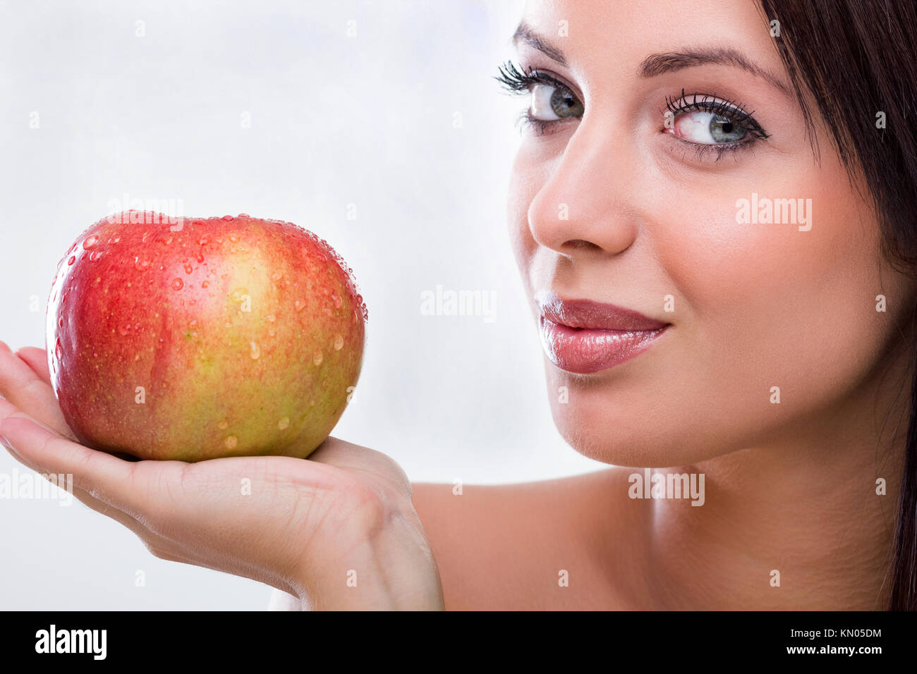 Person holding empty fruit hi-res stock photography and images - Alamy