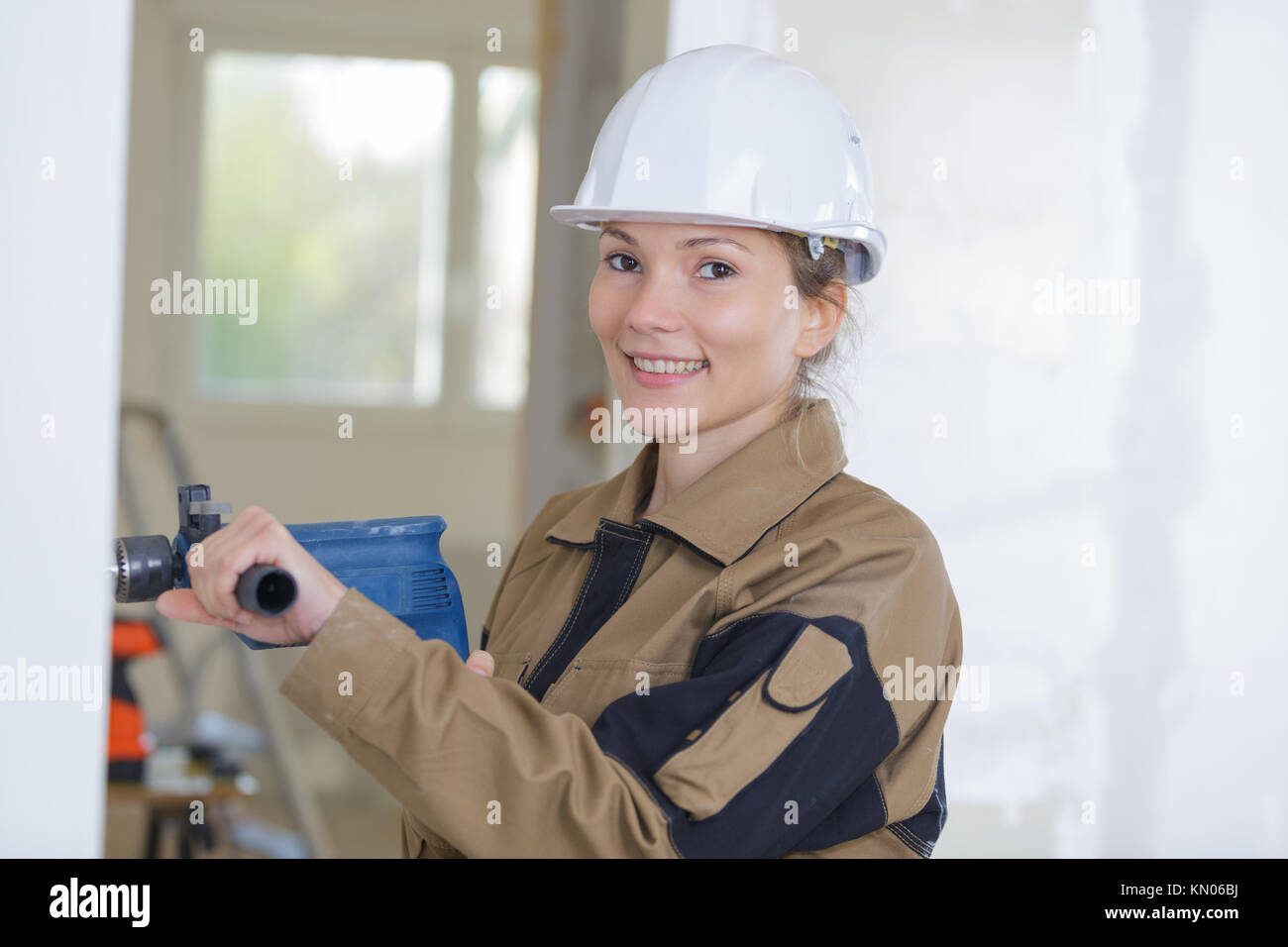 portrait of a female builder Stock Photo - Alamy
