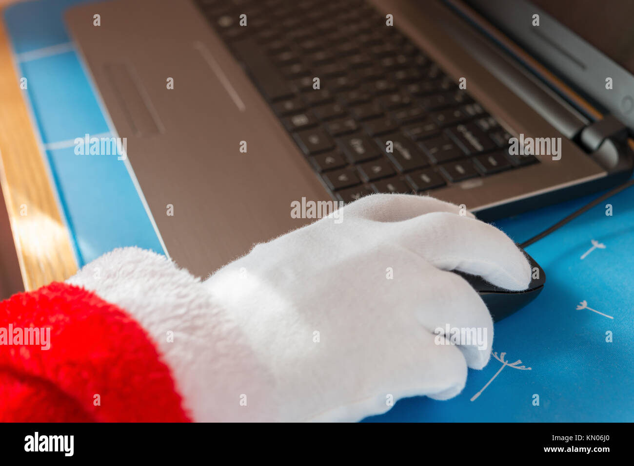 santa claus using mouse and laptop Stock Photo - Alamy