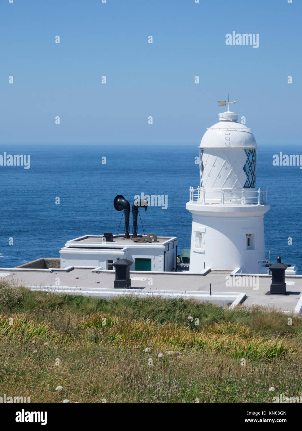Pendeen Lighthouse, Pendeen New Cliff, Cornwall, England, UK in June Stock Photo - Alamy