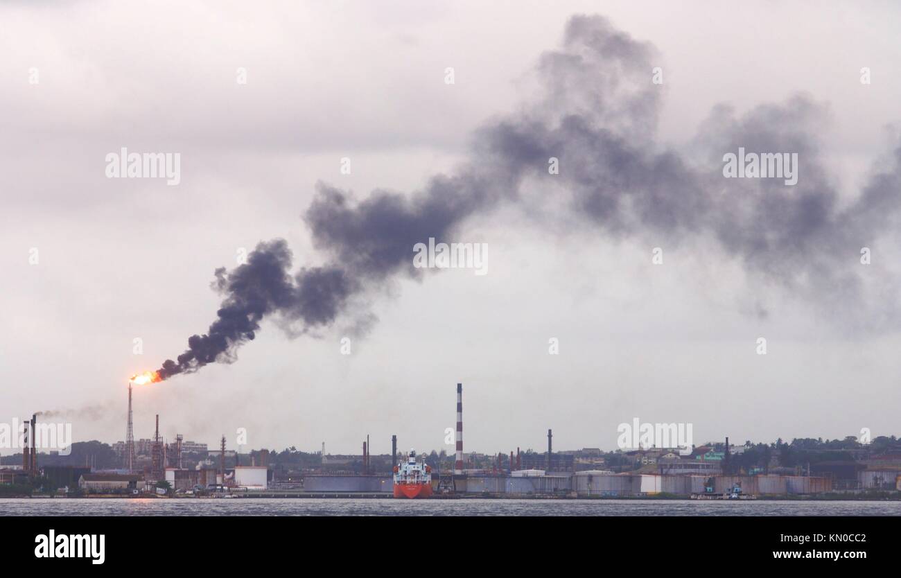 pollution in the city of Havana in Cuba Stock Photo - Alamy