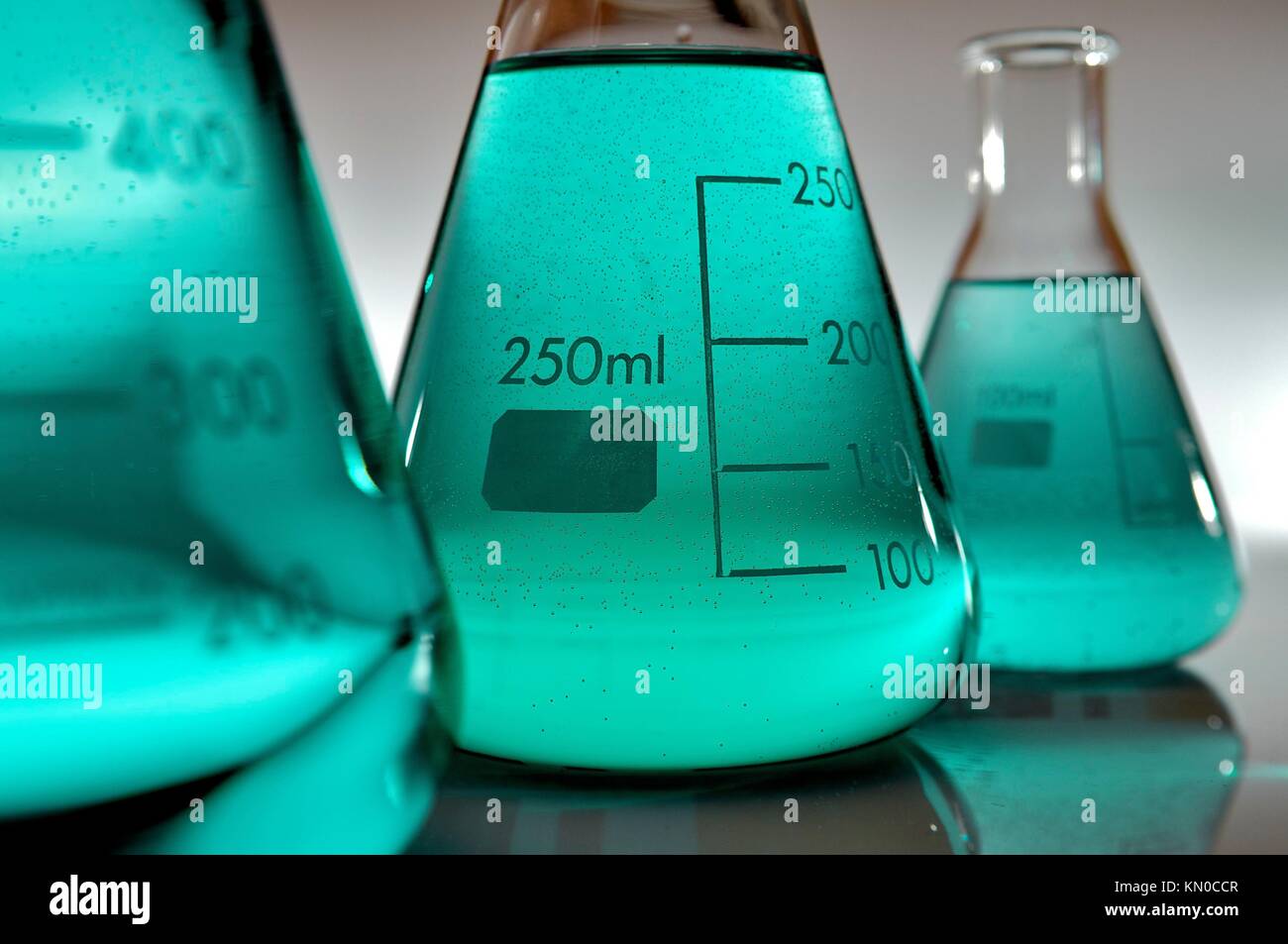 Conical flask with green liquid hi-res stock photography and images - Alamy