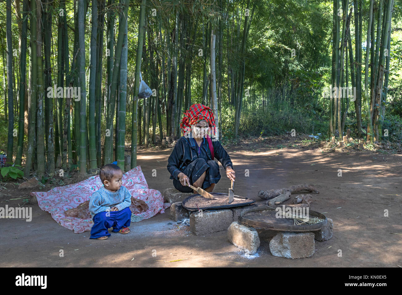 Family life in myanmar hi-res stock photography and images - Alamy