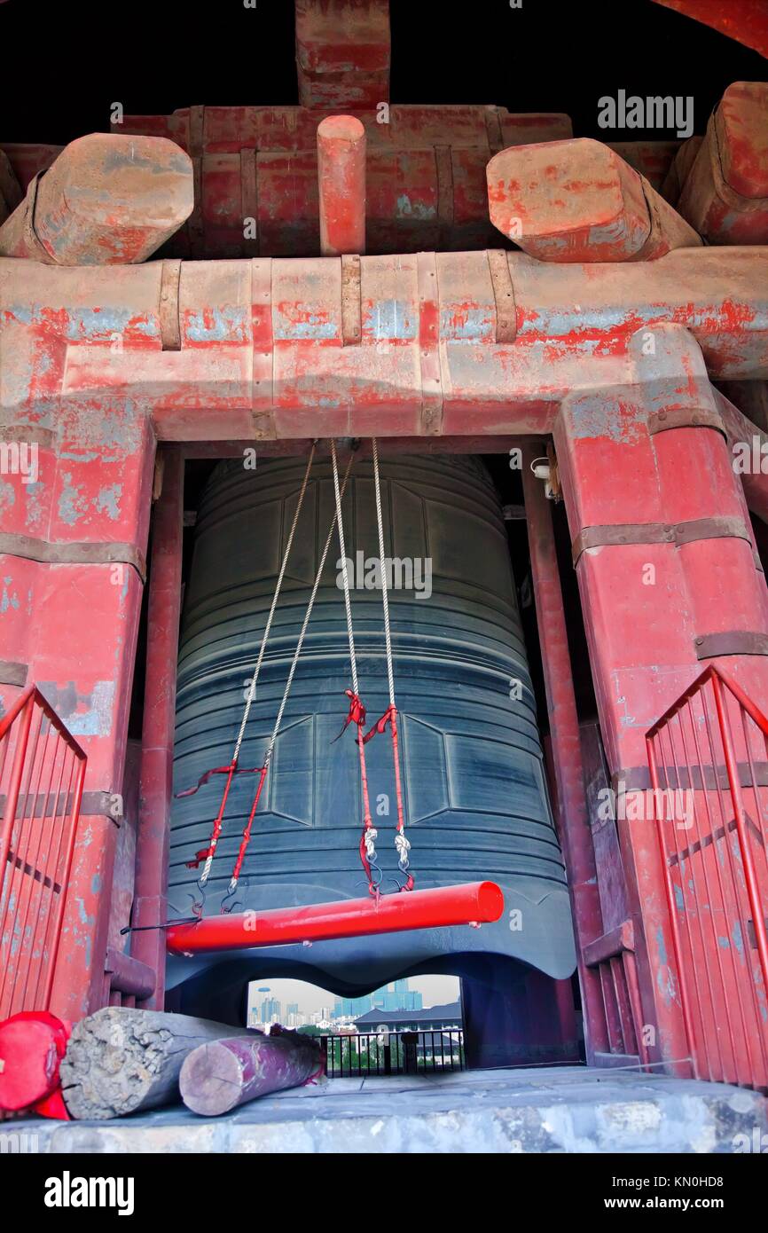 Chinese belltower hi-res stock photography and images - Alamy