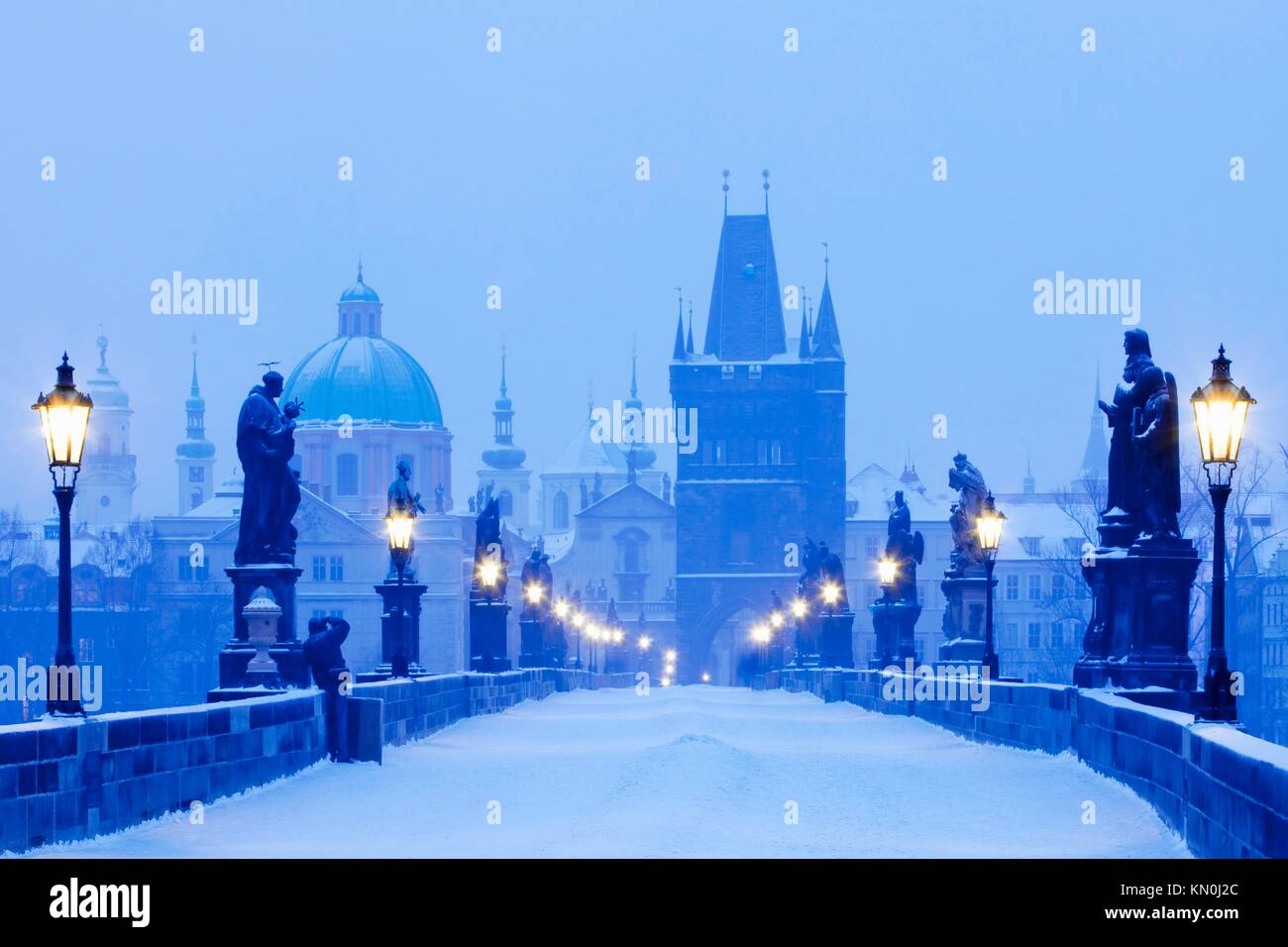 Charles bridge in winter prague hi-res stock photography and images - Alamy