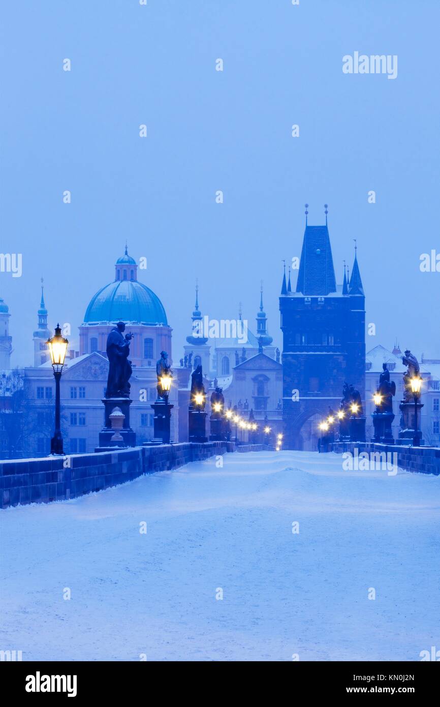 Charles bridge in winter prague hi-res stock photography and images - Alamy