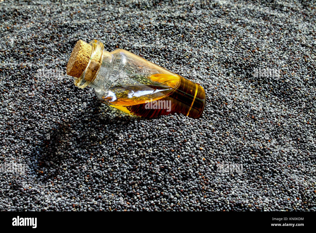 Poppy seed oil - Seeds Stock Photo - Alamy
