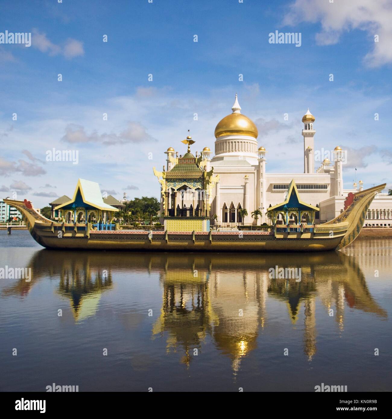 Mosque brunei hi-res stock photography and images - Alamy
