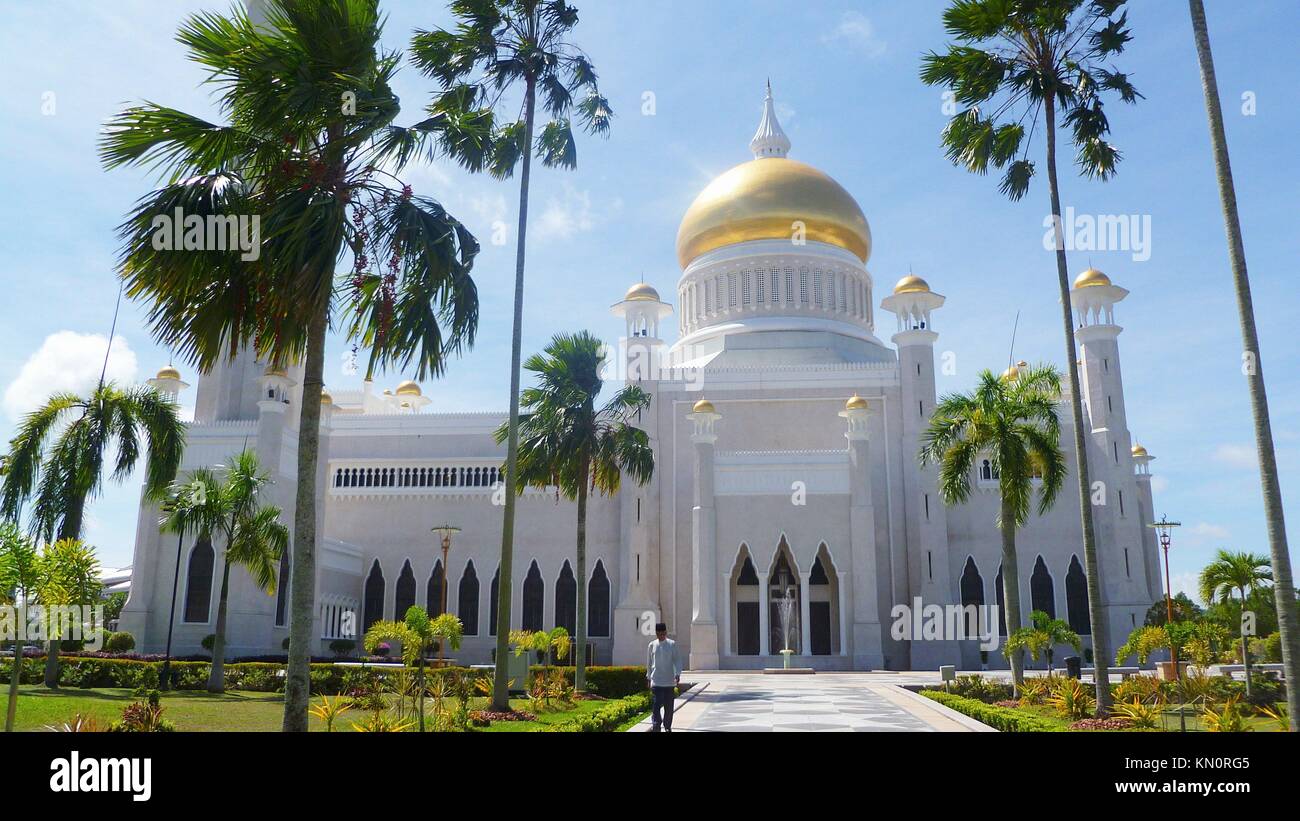 Mosque brunei hi-res stock photography and images - Alamy