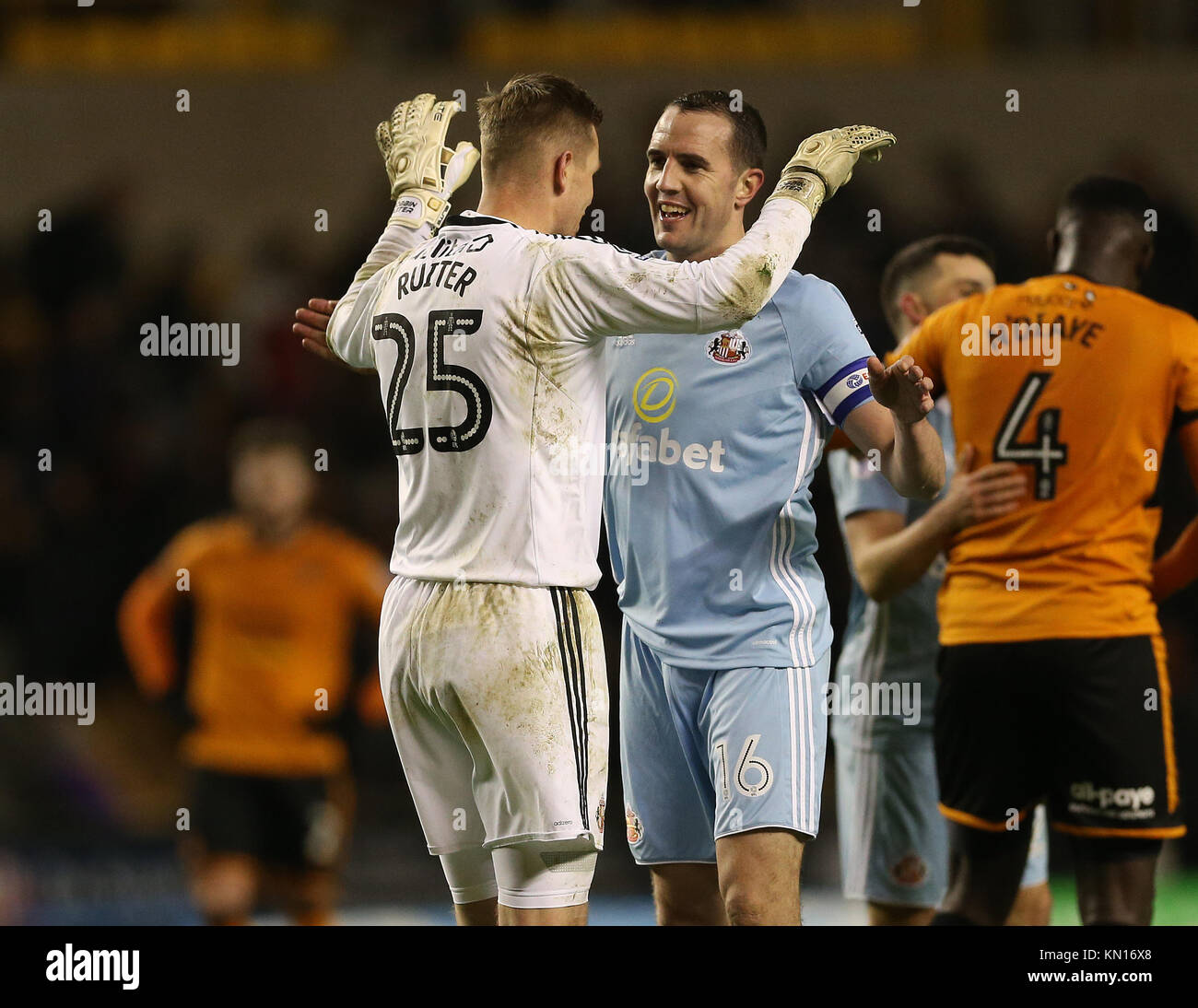 Sunderland's keeper Robbin Ruiter (left) and team-mate John O'Shea ...