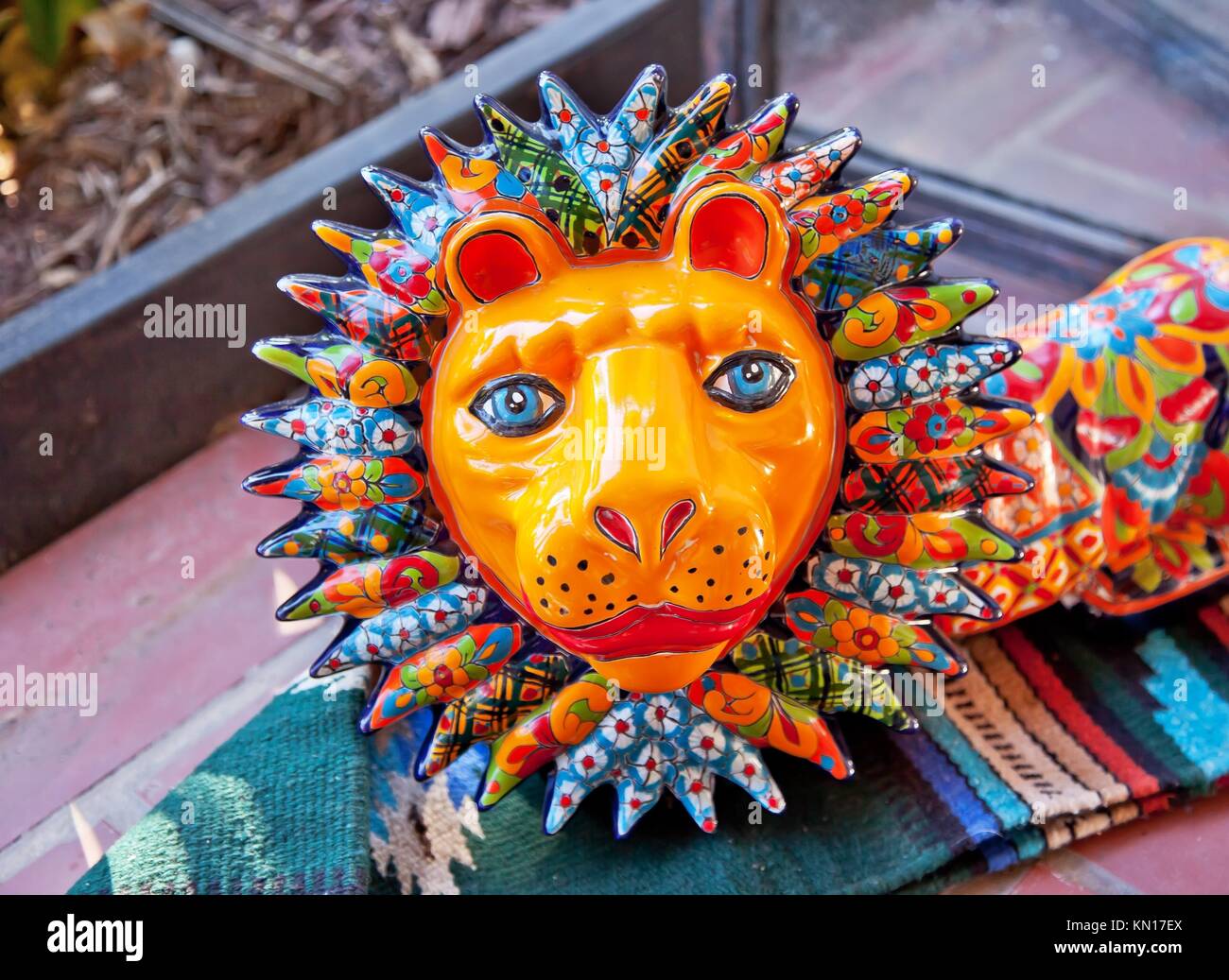 Ceramic lion hi-res stock photography and images - Alamy
