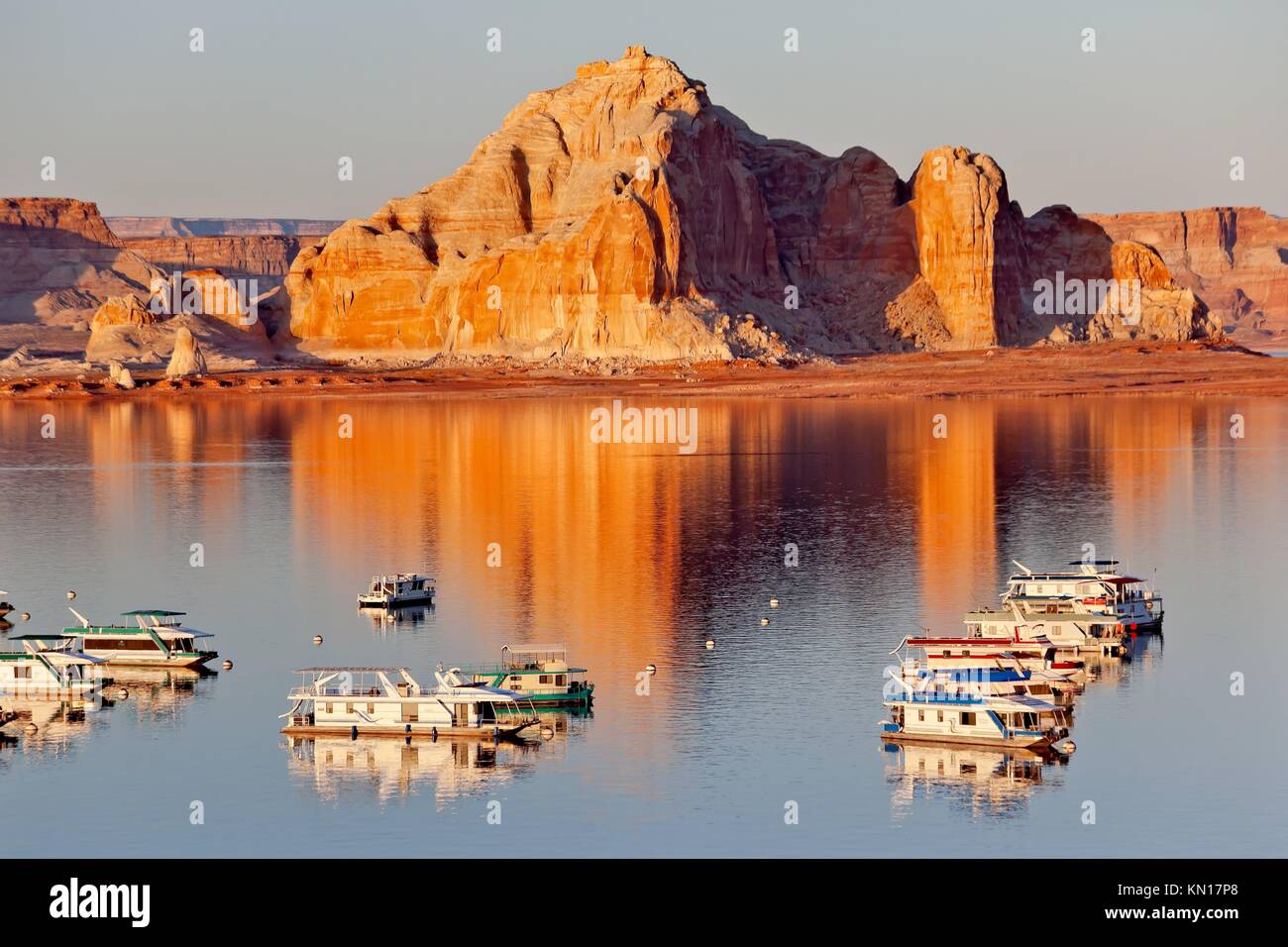 Castle Rock Reflection Wahweap Bay Marina House Boats Lake Powell Glen ...