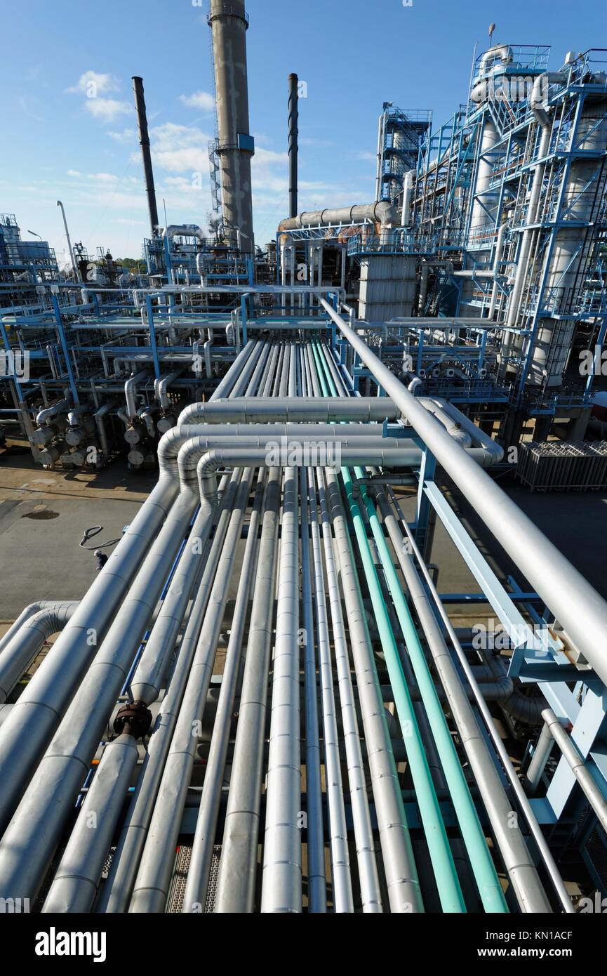 Elevated pipeline hi-res stock photography and images - Alamy