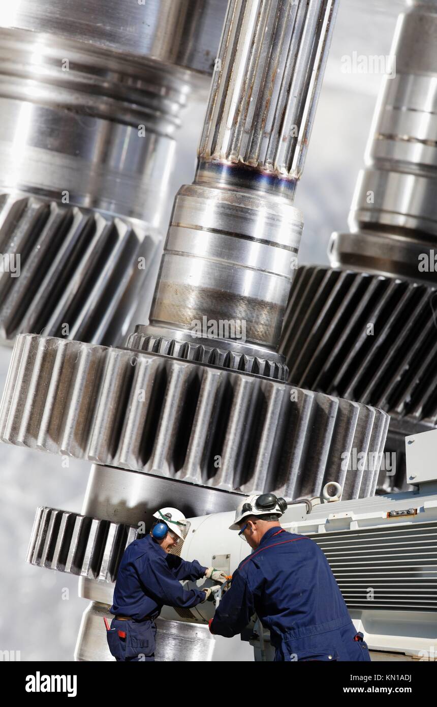 Giant gears hi-res stock photography and images - Alamy