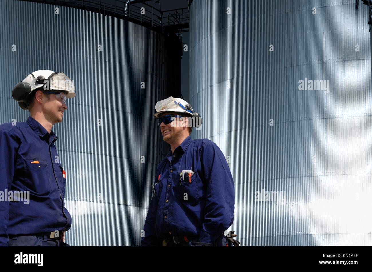 Fuel storage petroleum refinery hi-res stock photography and images - Alamy