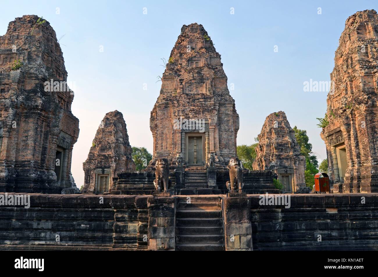 Khmer lion guardian statue hi-res stock photography and images - Alamy