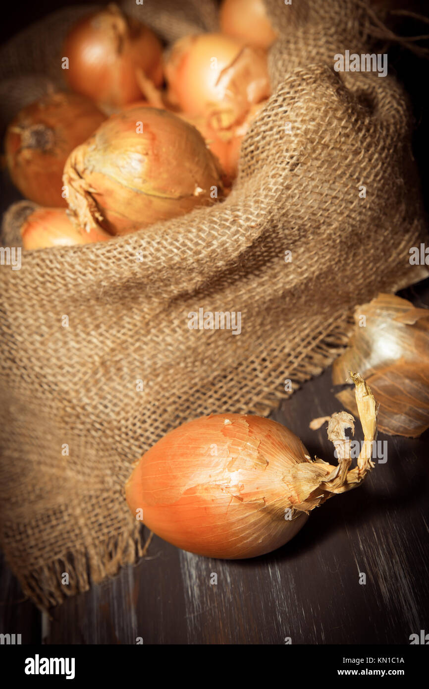 Onions in rustic burlap sack Stock Photo - Alamy