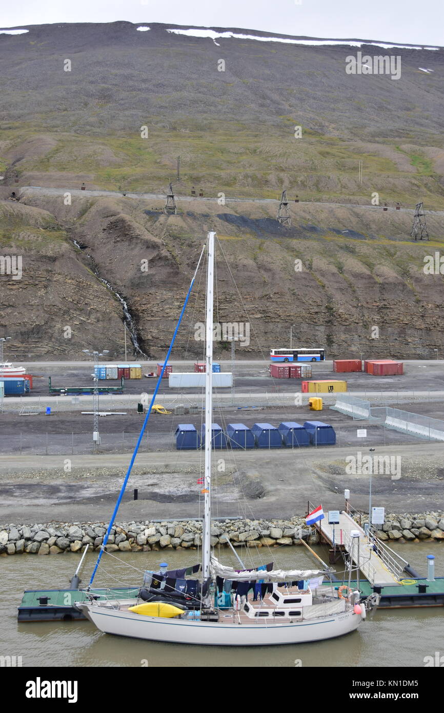 Harbour Area and coal mining / workings, Longyearbyen, Svalbard ...