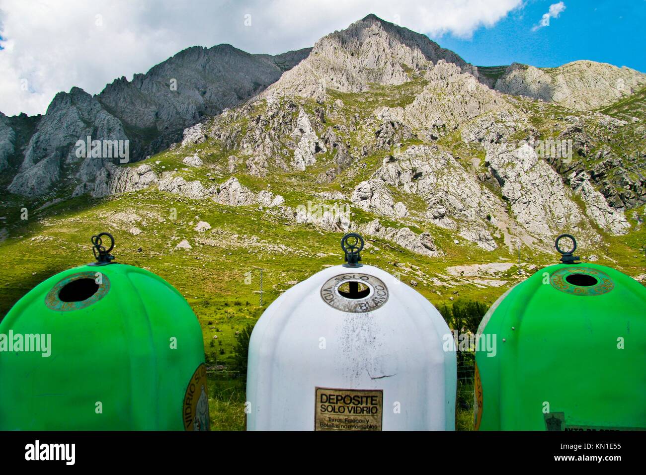 Spain waste bin hi-res stock photography and images - Alamy