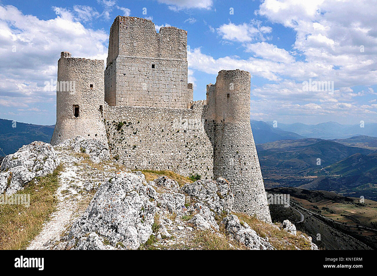 Ancient historic high stone wall hi-res stock photography and images ...