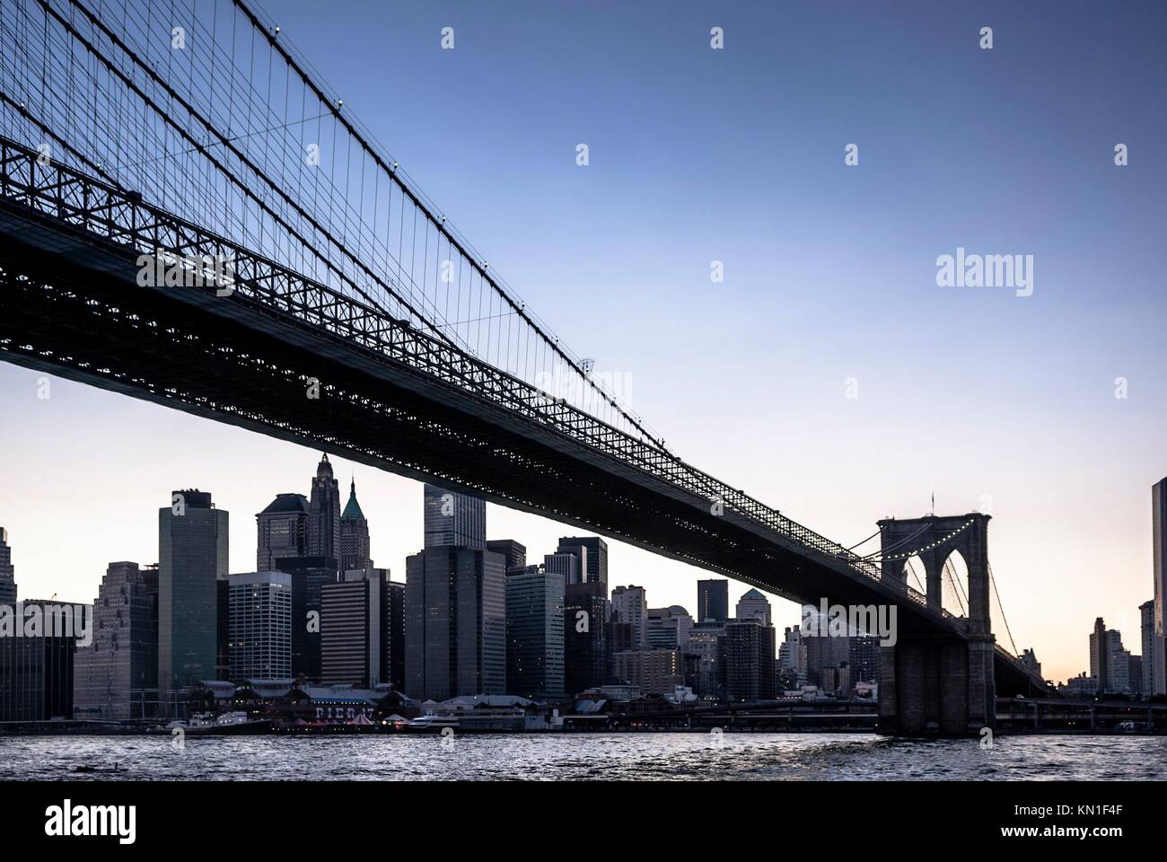Brooklyn bridge full view hi-res stock photography and images - Alamy
